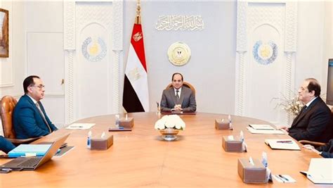 السيسي يتابع الخطط المستقبلية لقطاع الطيران المدني بحضور رئيس الوزراء