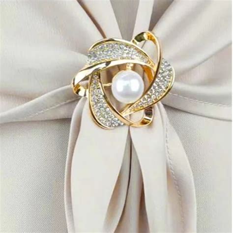 Перлен аксесоар брошка с игла и клипс за шал на златиста цинкова основа размери 4 на 4 см S