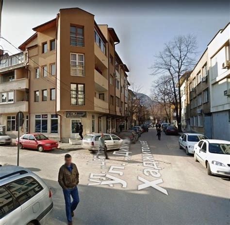 Спряха движението по улица в центъра на Враца