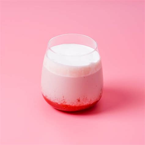 17도씨 17°c 안녕하세요 4월의 초콜릿 음료는 딸기요거트 입니다 요거트 크림