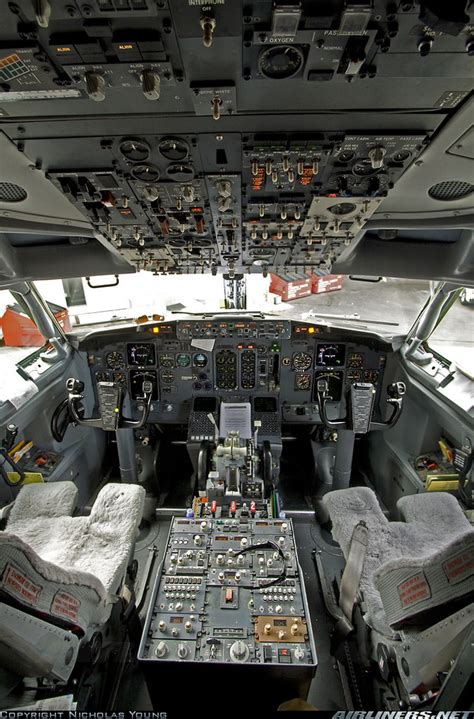 Boeing 737 300 Cockpit