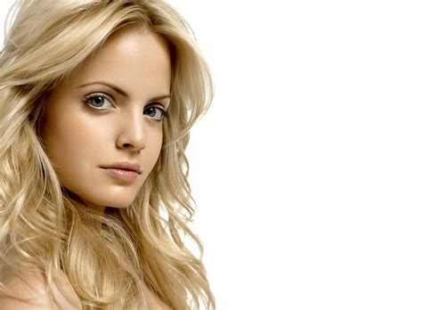 Mena Suvari Portrait Wallpapers Wallpaper Hd Celebrities 4k Wallpapers Images And Background