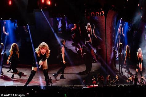 Taylor Swift Commands Attention On Stage In Perth Daily Mail Online