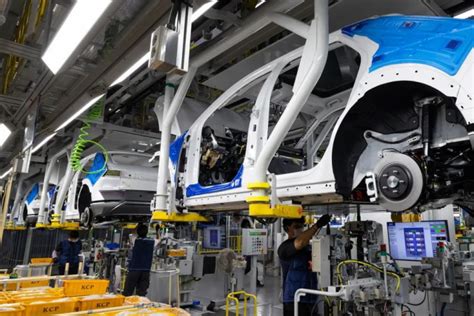 파업에 꺾인 車생산내수도 끝없는 추락 서울경제