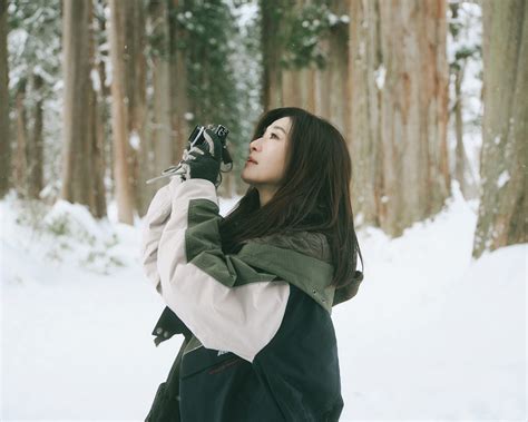 記者 梅花新聞網 田瑜萍 台北報導 蘇慧倫連雪地咬杯子都美 3°拍mv靠人體暖暖包 ｜ 梅花新聞網