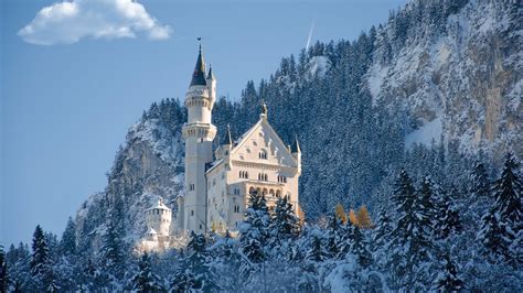 Castle Snow Flying The Ultimate Guide To Visiting Neuschwanstein