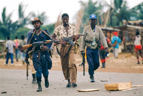 Patrick Robert Photographe Npfl Rebels Patrolling During Civil War In