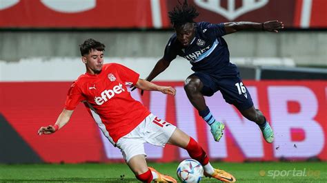 Симеон Василев Смятам че мога да стана един от лидерите на отбора