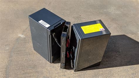 APC RBC Battery Module Teardown New Screwdriver