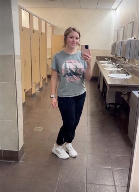 Joy Anna Duggar Breaks Dad Jim Bobs Strict Dress Code Again In New