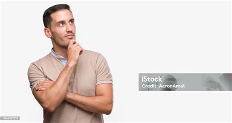 질문 매우 혼란 스 러 워 아이디어에 대해 생각 하는 잘생긴 젊은 남자 심각한 얼굴 개념에 대한 스톡 사진 및 기타 이미지 개념 개념과 주제 남성 Istock