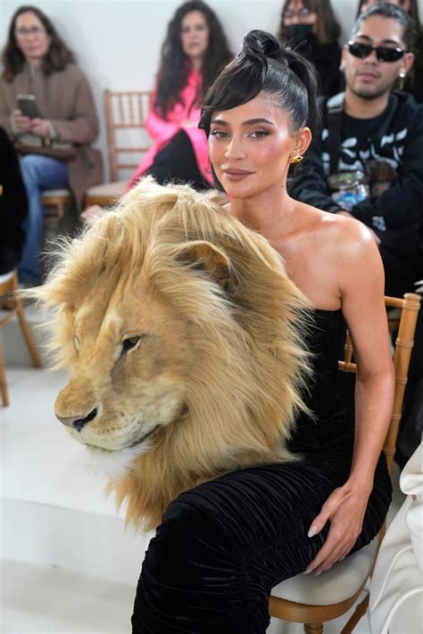 Fotos Del Vestido De León De Kylie Jenner En París Así Lució