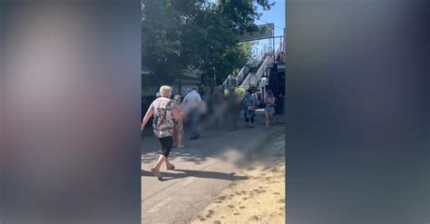 Украинки с криками прогнали сотрудников ТЦК с рынка в Одессе