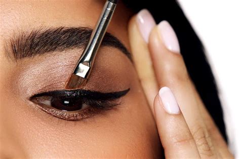 6 Tips For Perfect Winged Eyeliner Maybelline Eyeliner Products