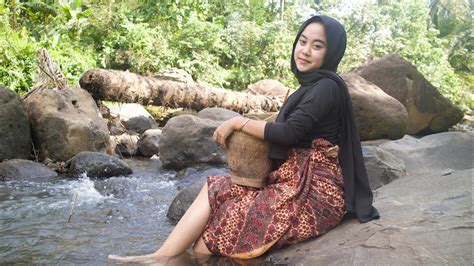 Zaman Sekarang Masih Ada Gadis Cantik Nyuci Di Kali Kampungya Yang Indah Youtube