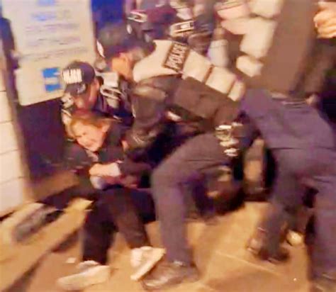 Аминаагийн ТҮЦ ний худалдаачид зодуулж нүдүүлж ширхэгийн чихэр бохио зарж чадахгүйд хүрч