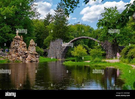 Kromlauer Park Mit Der Weltberühmten Rakotzbrücke In Sachsen