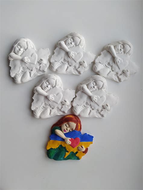 Купить Гіпсова фігурка З Україною у серці цена 20 ₴ — Prom Ua Id 1884773239