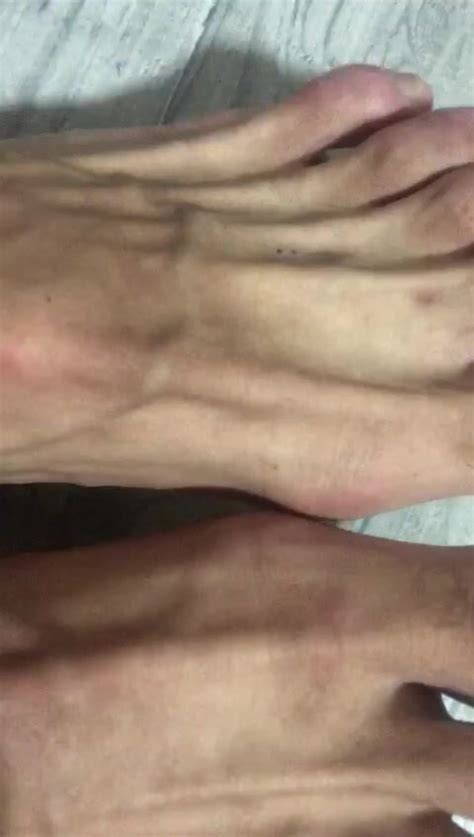 Str T Guy Feet Tops And Toe Wiggling ThisVid Com