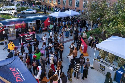 Popular Street Wear Fashion Company Visits Howard University In Support
