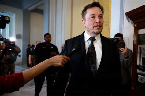 Expert Issue Serious Warning Over Tesla Stock Value As Musk Returns To