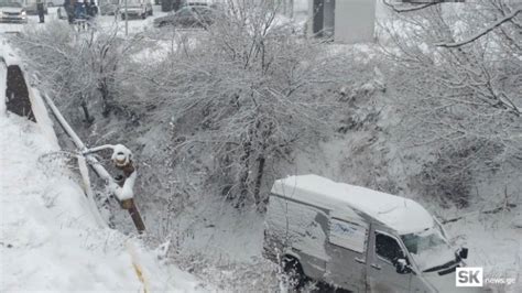 ავარია ახალციხეში მიკროავტობუსი მოცურდა და ხევში გადავარდა Metronome Ge