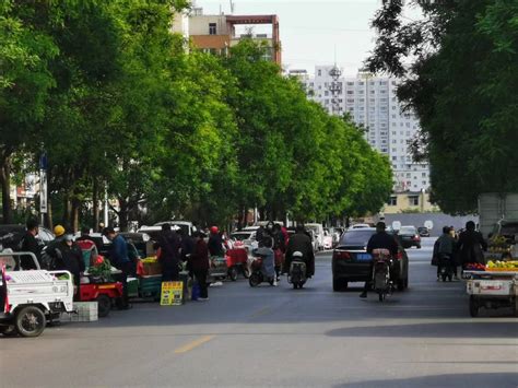 邢台123团结西大街至孔村路路段小商小贩占道经营严重影响交通周边居民上下班非常不方便