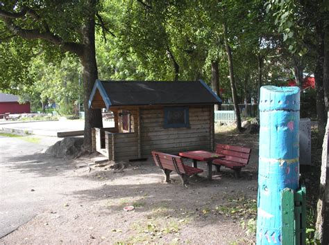 Хашаагаа тохижуулах Хашаандаа хүүхдийн тоглоомын талбай байгуулах