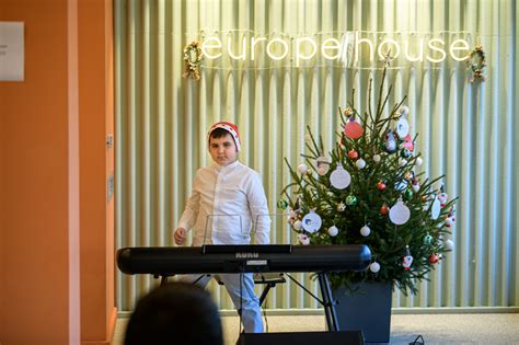 Новогодишен концерт на учениците од ООУ „Јоаким Крчовски“ Крива Паланка во Europe House