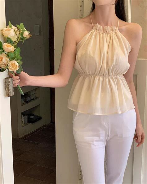 하이클래식 베일 휴양지룩 바캉스룩 여름 크롭 끈나시 새틴 홀터넥 블라우스