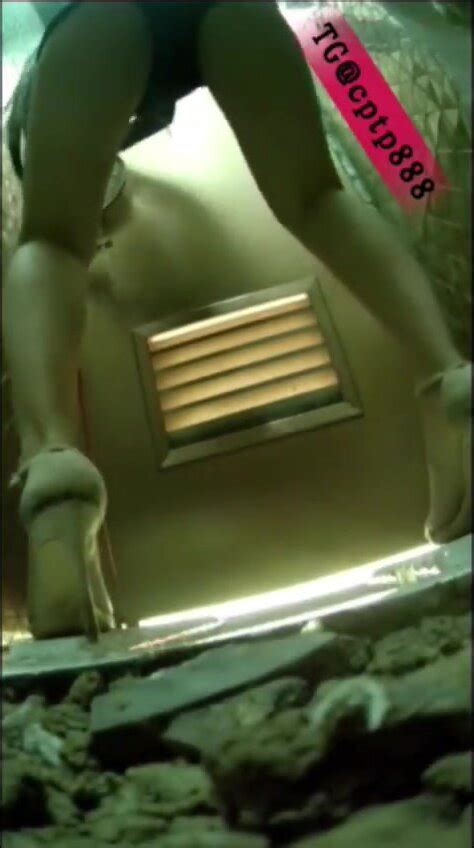 Sexy Girl Squat Toilet Piss
