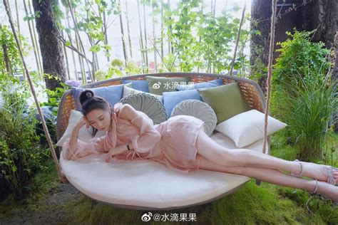 正妹空姐曾被成龍摟肩要電話 半年後現況曝光！傳身價暴漲變嬌媚貴婦 Yahoo奇摩汽車機車