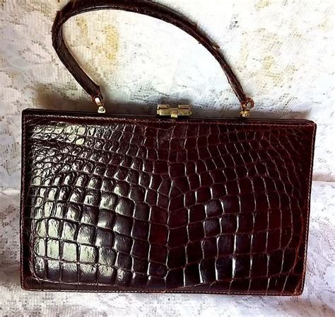 Эргэн Дурсахад Сайхан Ийм цүнх барьж явсан эмэгтэйчүүд байгаа л байхдаа