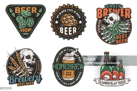 맥주 캡 캔 홉 스켈레톤 및 병이 있는 양조 엠블럼 또는 수제 맥주 로고의 맥주 세트 두개골 맥주 유리 및 바 펍 또는 양조장 상점을 위한 보리가 있는 라벨 또는 인쇄