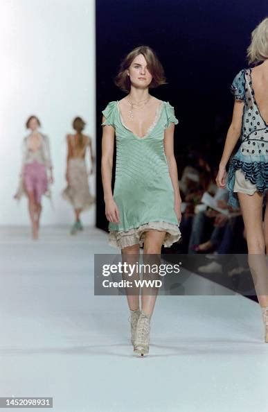 Marc Jacobs Spring 2004 Ready To Wear Runway Show News Photo Getty Images
