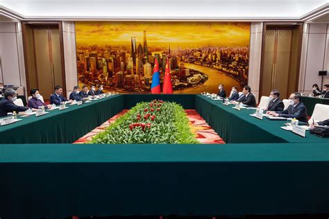 Монгол Улсын Ерөнхийлөгч У Хүрэлсүхэд БНХАУ ын Бүх Хятадын Ардын Төлөөлөгчдийн Их Хурлын Байнгын