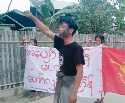 ရွှေနွယ်သွေး လူထု သပိတ်စစ်ကြောင်းက ဖက်ဆစ် စစ်တပ် တော်လှန်ရေး ချီတက် ဆန္ဒပြ Khit Thit Media
