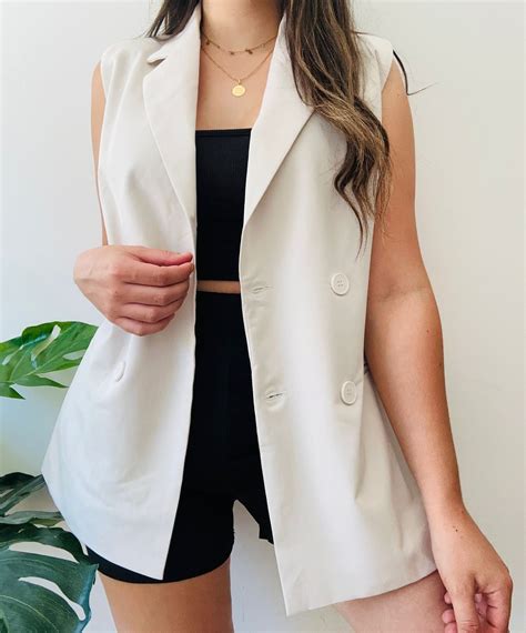 Camila Zetian Blazer Sin Mangas 😮‍💨 El Básico De Armario Para Quienes