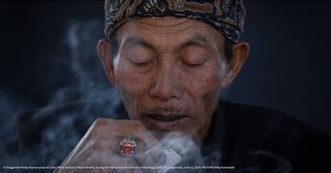 Hình ảnh Người Tengger ở Đông Java Indonesia Lập đàn Tế Lễ Cầu Mưa