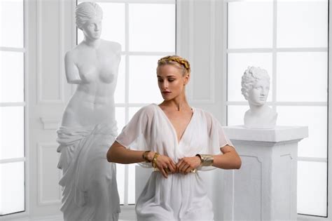 Free Photo Model Posing As Greek Goddess Front View