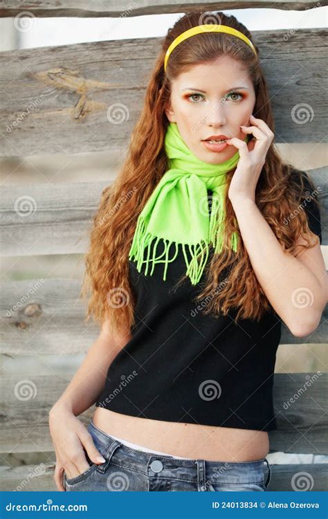 Belle Adolescente Photo Stock Image Du Bois Mode Parfait 24013834