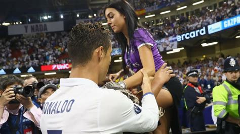 Cristiano Ronaldo S Girlfriend Georgina Rodriguez Put