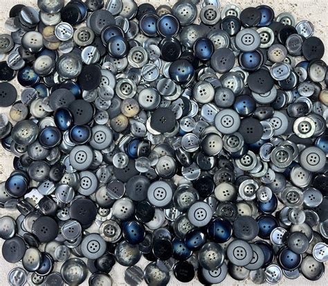 Lot Of Buttons 200 Vintage Assorted Large Buttons 34 To 1 14 Mixed Lot Of Buttons