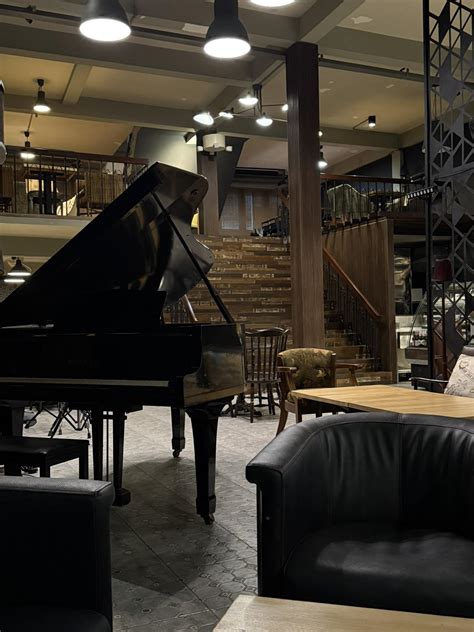 Roof ☔️🌧️ในวันฝนตกเราเปิดชั้นล่างให้บริการ ไม่ต้องกลัวเปียกฝนนะครับ โชนชั้นบน Rooftop มีบริเวณ