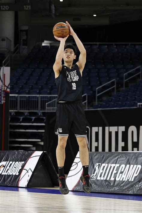 有球队有兴趣让崔永熙出战nba夏季联赛 小崔希望争取获得双向合同手机新浪网