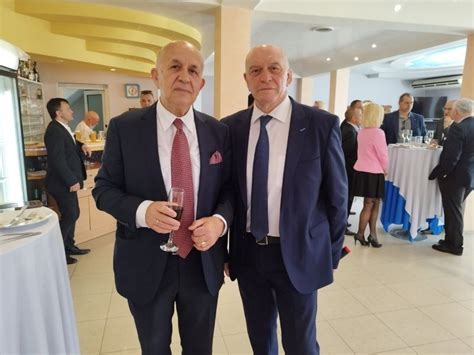 Проф Стоян Денчев уважи празника на Елхово посрещнаха го с бурни аплодисменти