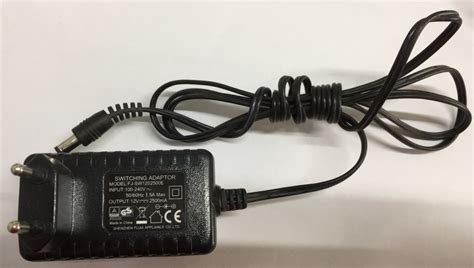 Vareza - SWITCHING ADAPTER MODEL:FJ-SW0902000E INPUT:100-240V 50/60Hz 0 ...