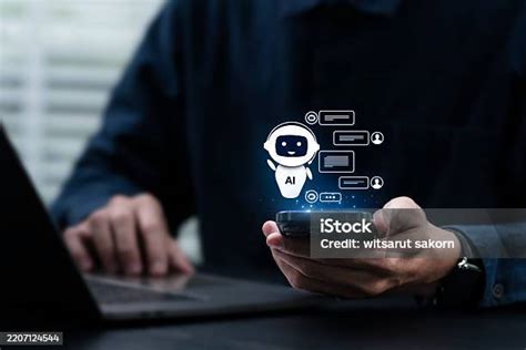 Ai 챗봇 인공 지능 Ai 챗봇이 있는 스마트폰을 사용하는 남자 Ai 검색 Llm Ai 딥 러닝 현대 기술 디지털 커뮤니케이션 기술 스마트 로봇 및 에이전트 워크플로우