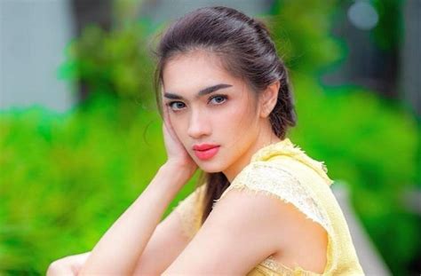 10 Artis Indonesia Punya Bibir Seksi Tak Kalah Menggoda Dari Angelina