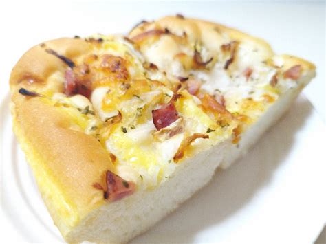 もちっと食感のオニオンブレッド【ファミリーマート】もちっと食感がたまりません いぬきちのコンビニ飯